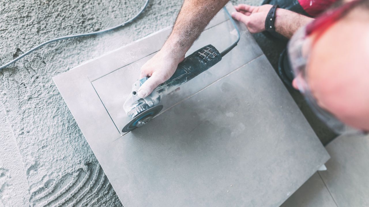 How to Cut Large Tiles with a Wet Saw: Expert Guide
