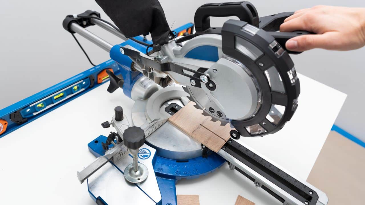 Choosing Between Single & Double Bevel Saws