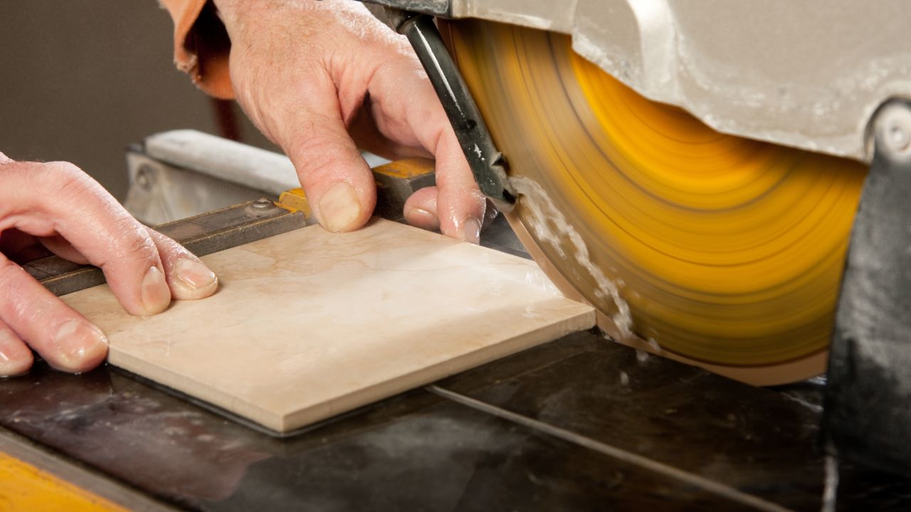 How to Cut Large Tiles with a Wet Saw: Expert Guide