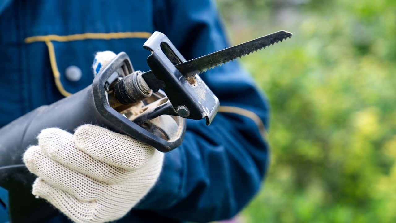 Sabre Saw vs Jigsaw: Which Tool to Choose?